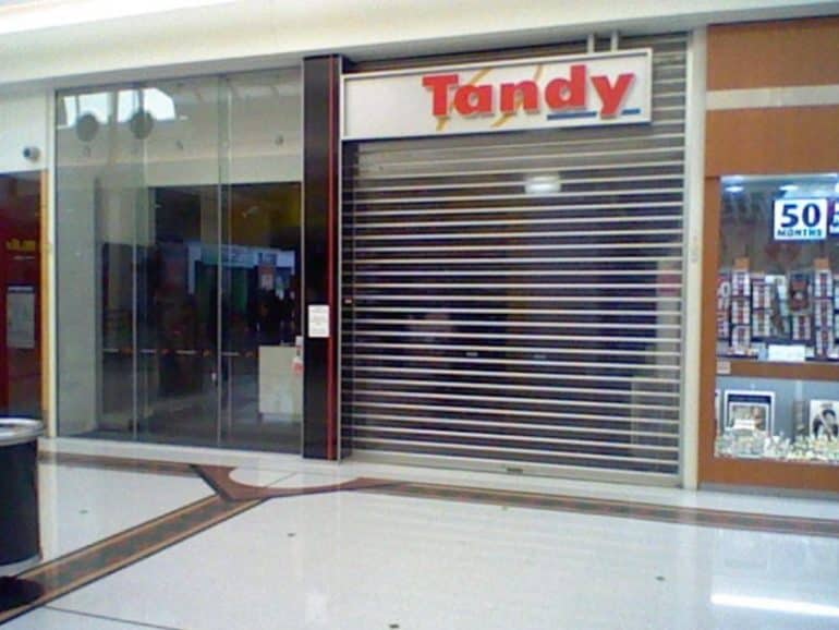 13 Shops From The 80's, 90's And 00's We'll Never See in The UK Again