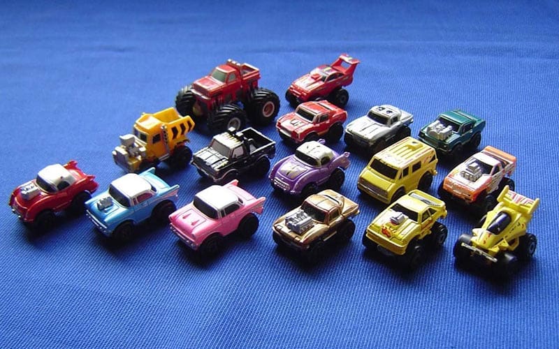 Ten Classic Collectibles We Were Obsessed With At School